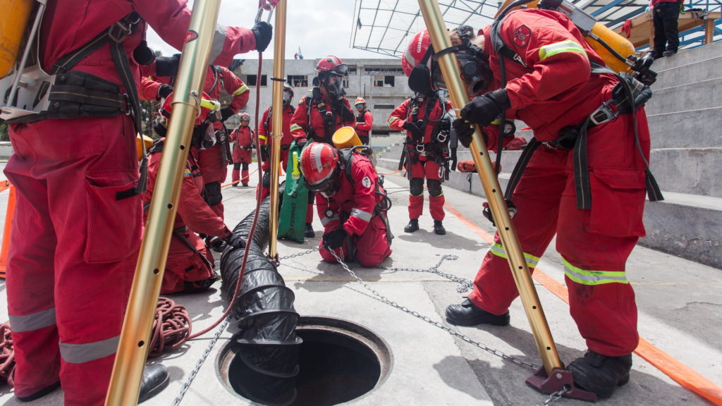 Seguridad de Trabajos en Espacios Confinados – Bomberos Quito